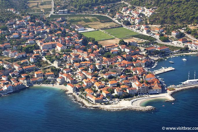 Postira, Otok Brač | Smještaj